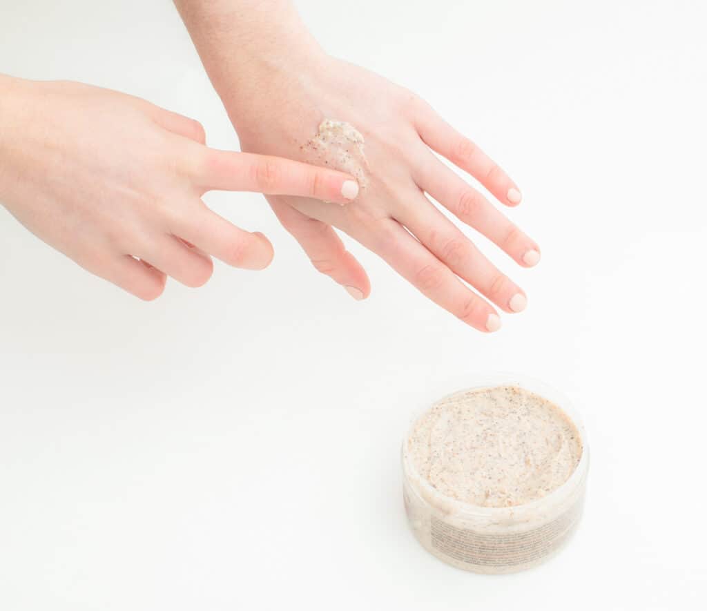 12 Minimalist Beauty Tips To Look Natural All Day Long