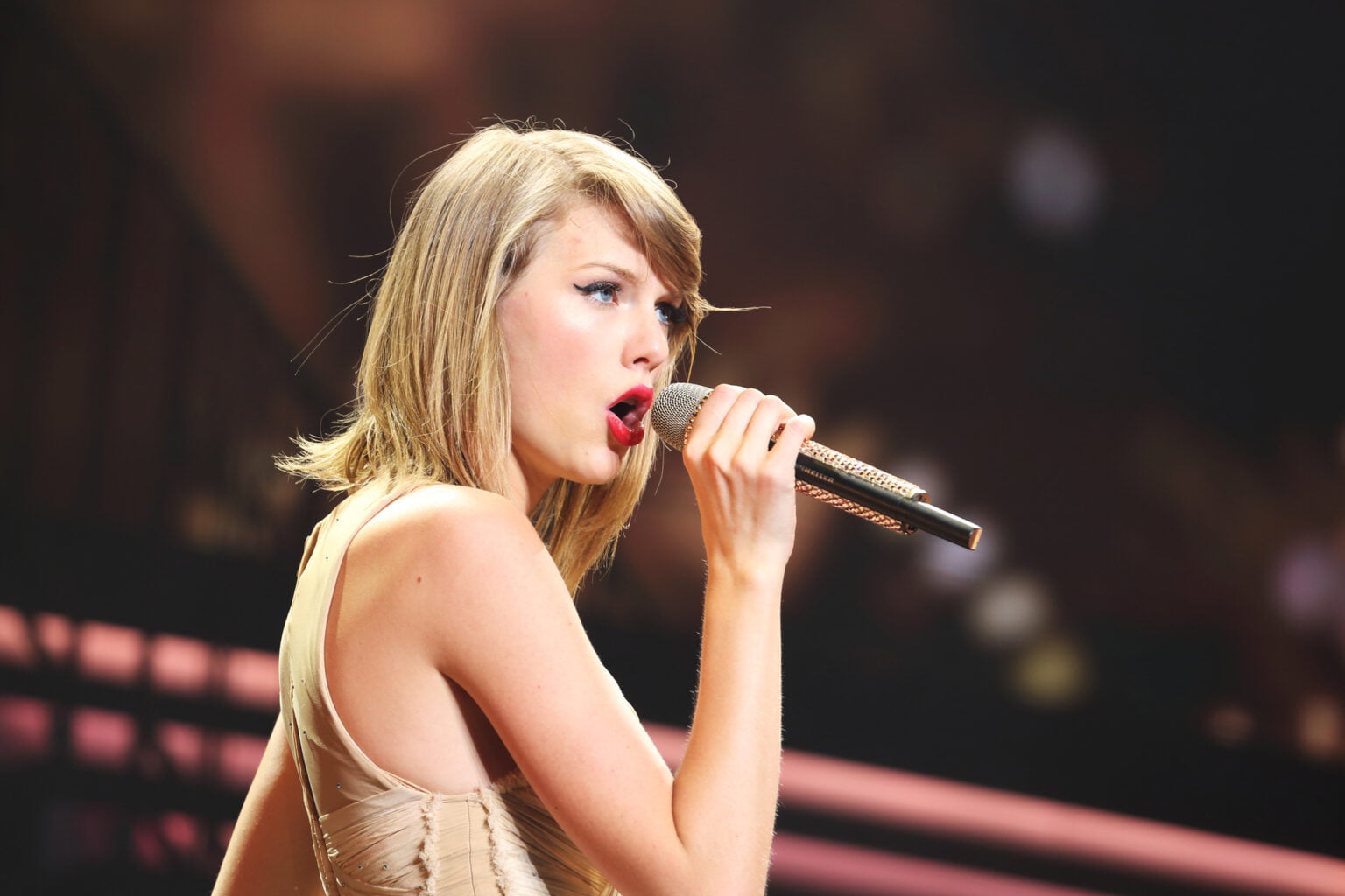 How Taylor Swift’s Music Inspires a Simplified Lifestyle